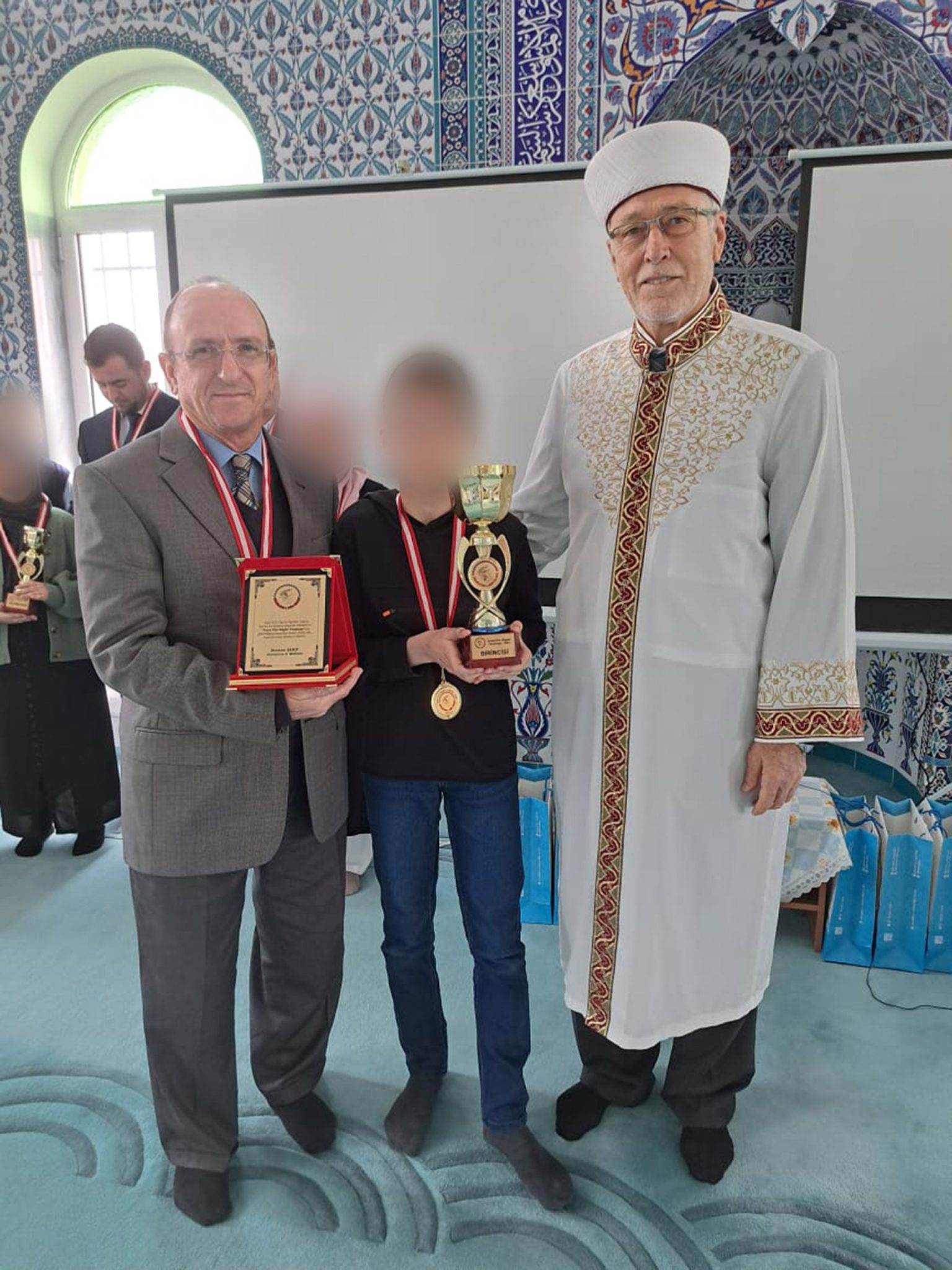 Θράκη: Εργαλειοποιούν ακόμη και μικρά παιδιά για τουρκική προπαγάνδα ...